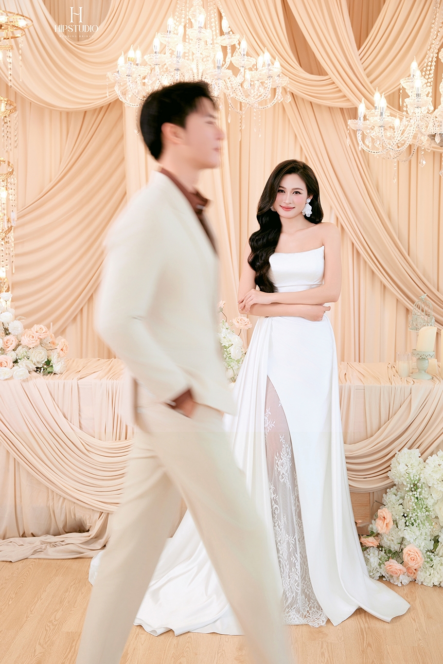 anh cuoi studio 2025